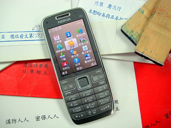 [分享] Nokia E52 經典直立，長效待機 - CJay Tech