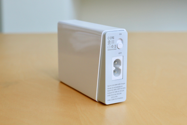 多孔 USB 充電 anidees 全新 QC 2.0 快充充電器 - C Jay Tech