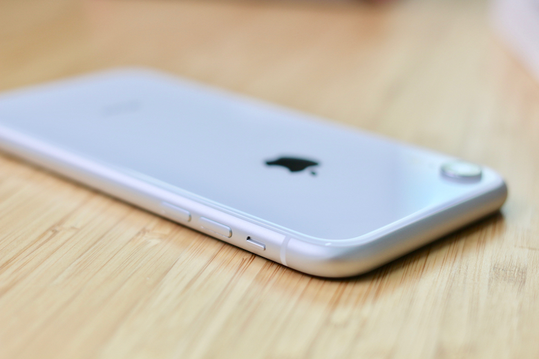 iPhone XR 白色！第一手的完整開箱 - C Jay Tech