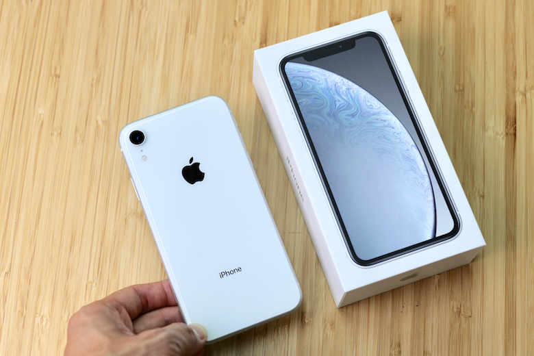 iPhone XR 白色！第一手的完整開箱 - C Jay Tech