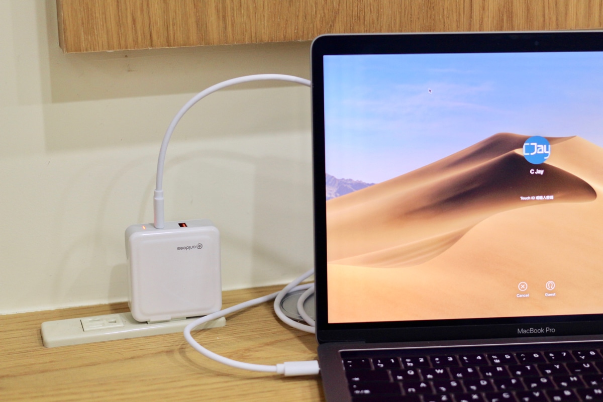 筆電 + 手機一起充電！開箱實測 anidees 快充充電器 - C Jay Tech