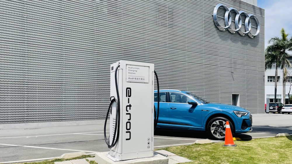 Audi e-tron 正式售價 304 萬起，CCS1 快充每度電 $12 元 - CJay Tech