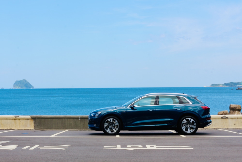 Audi e-tron 電動車試駕｜輔助駕駛與數位虛擬後視鏡好用嗎？ - CJay Tech