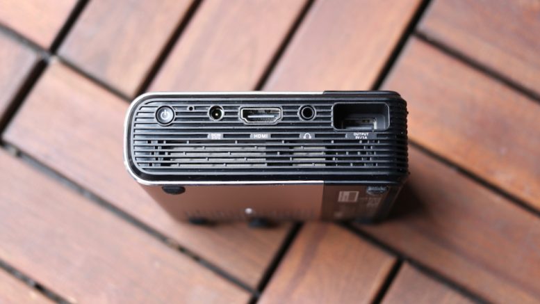 露營神器 ASUS ZenBeam E2 微型無線投影機！實測心得分享 - C Jay Tech