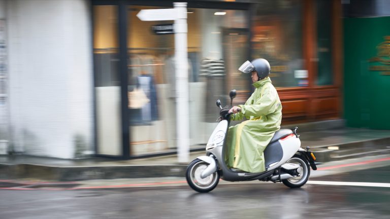 CORVIX 疾速秒穿 側開雙拉鍊雨衣 完整開箱實測 - C Jay Tech