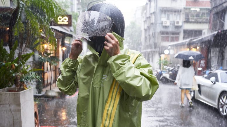 CORVIX 疾速秒穿 側開雙拉鍊雨衣 完整開箱實測 - C Jay Tech