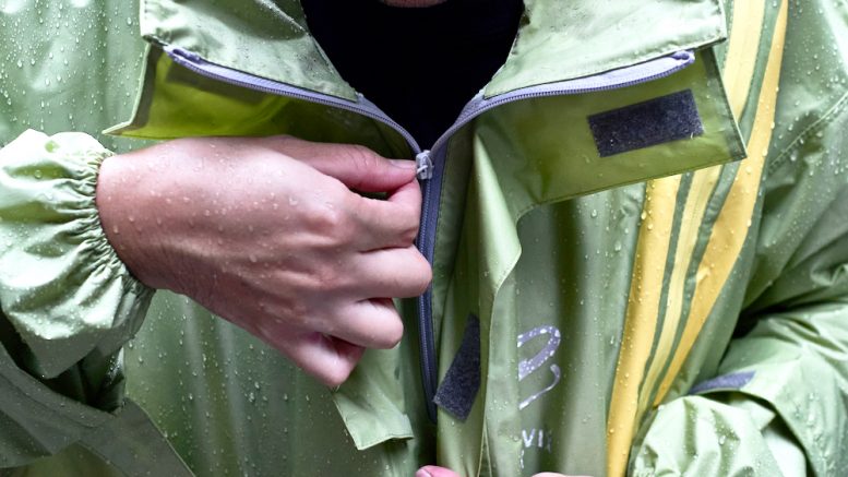 CORVIX 疾速秒穿 側開雙拉鍊雨衣 完整開箱實測 - C Jay Tech