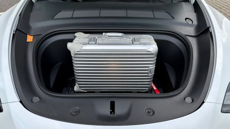 特斯拉 Tesla Model Y Long Range 台灣試駕心得分享 - C Jay Tech