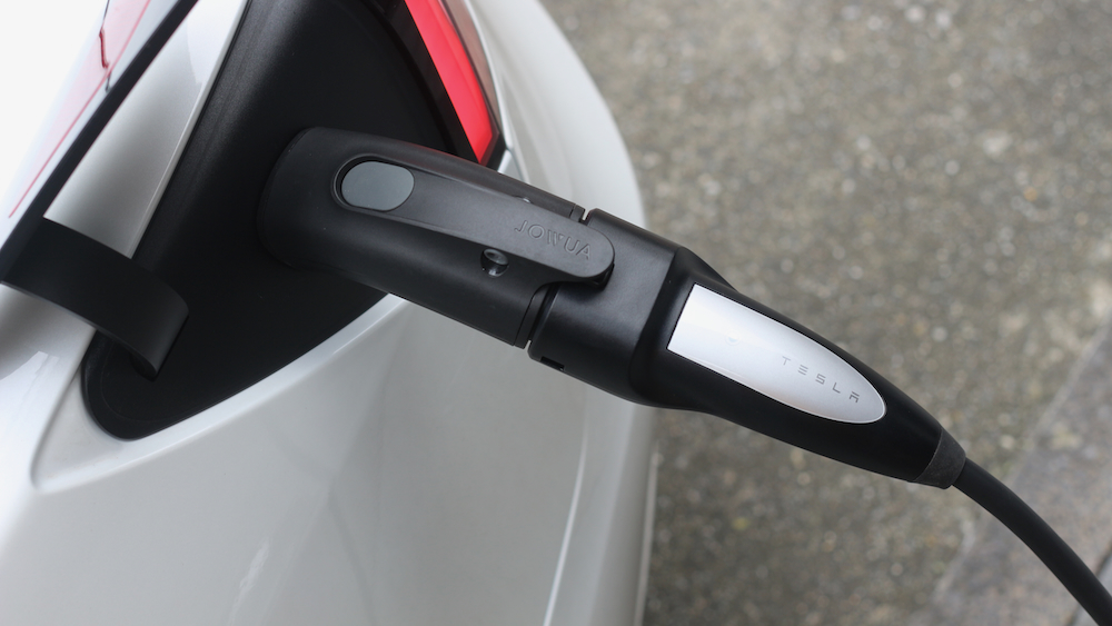 特斯拉 Jowua 充電轉接頭 Type 2 轉 TPC 開箱分享 - CJay Tech