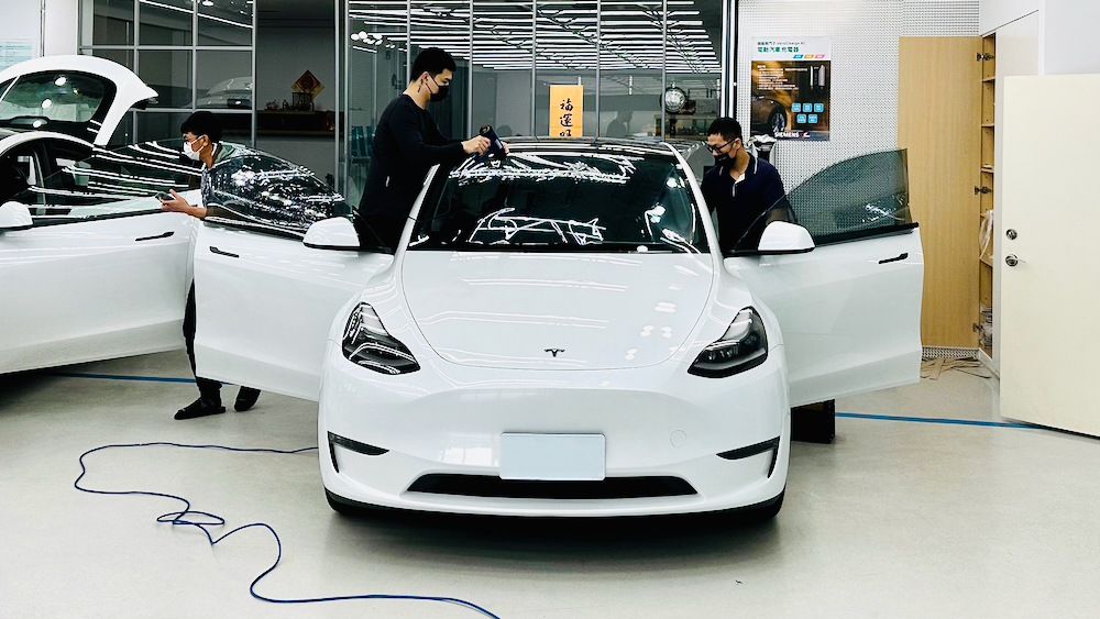 特斯拉 Model Y 舒熱佳 VX50、VX40 隔熱紙 心得分享 - CJay Tech