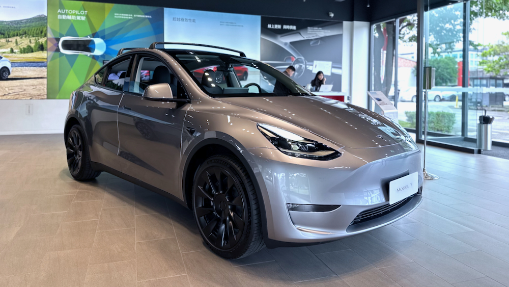 特斯拉 Model Y 閃電銀 台灣亮相、即將交車 - CJay Tech
