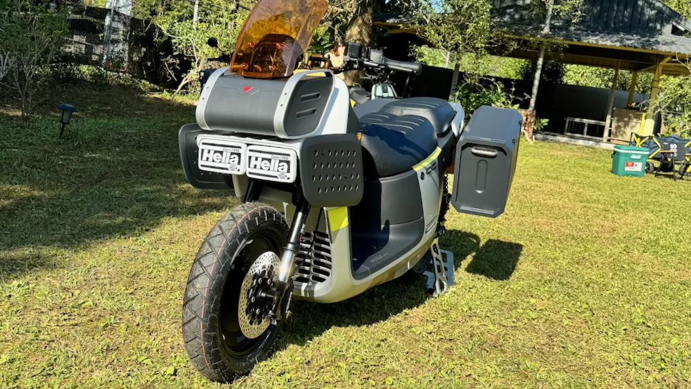 Gogoro CrossOver 二輪跨界新車！騎乘心得分享 - C Jay Tech