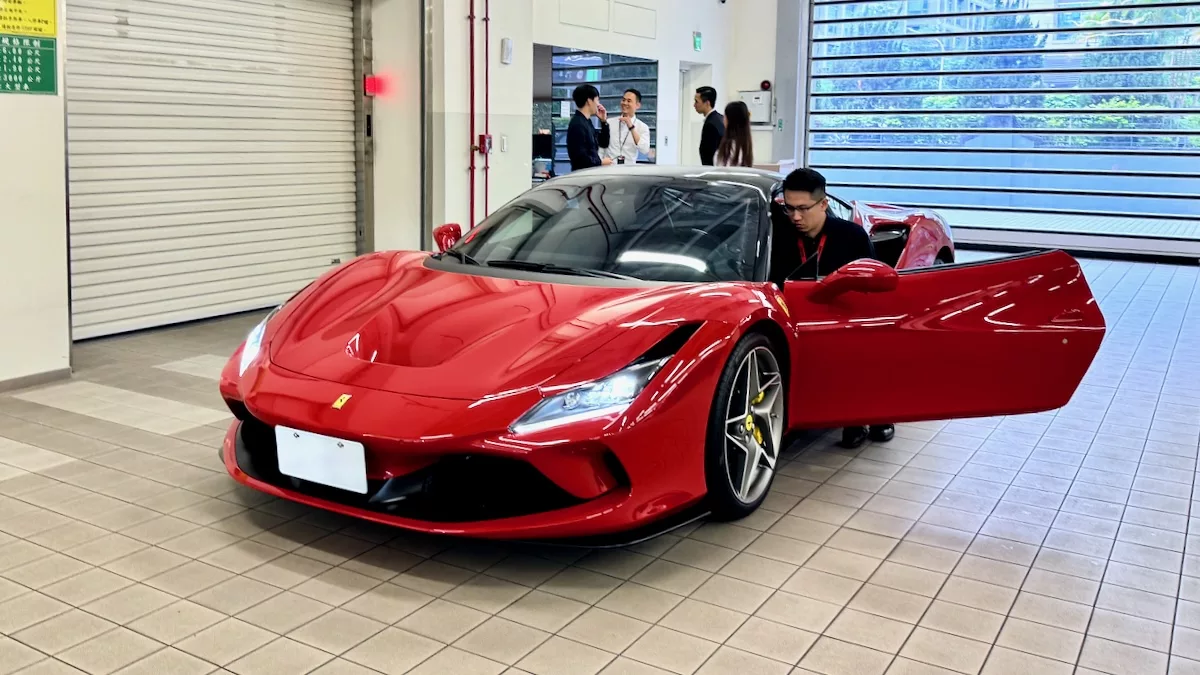 法拉利 Ferrari 原廠保養一次多少錢？超跑保養工單分享 - CJay Tech